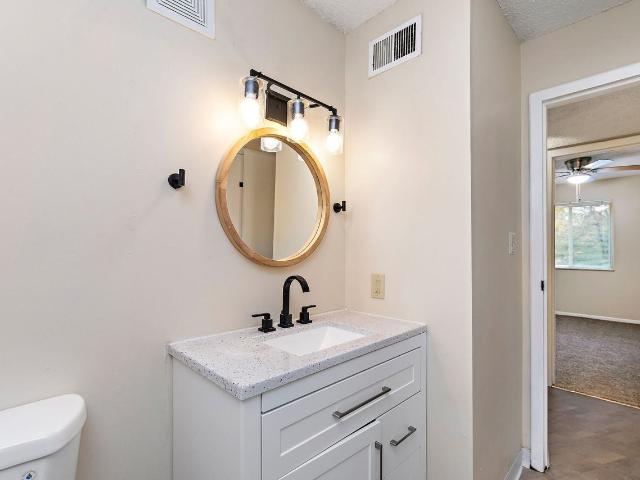 Stone Oak Apartments 1 Bedroom Apartment for Rent at 3151 S Jennings Rd, Independence, MO 64055 Glendale