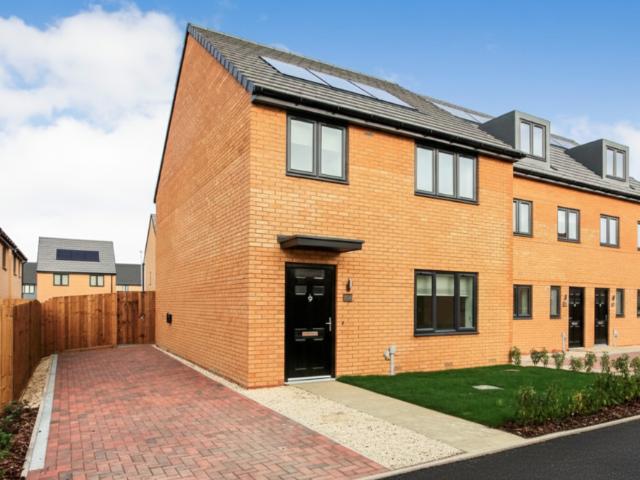 Stonemason Way, Peterborough, PE4 4 bed property to rent £1,675 pcm £387 pw