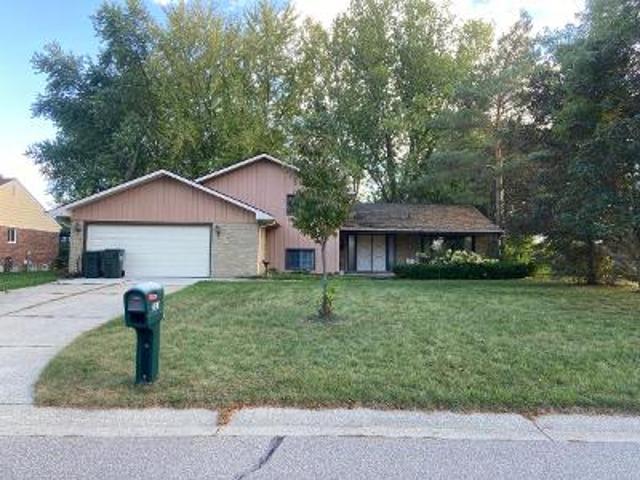 Stonebury Dr