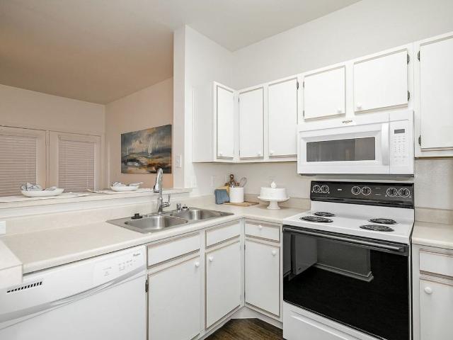 Stonebridge at Bear Creek 1 Bedroom Apartment for Rent at 2250 Fuller Wiser Rd, Euless, TX 76039 Villages Of Bear Creek