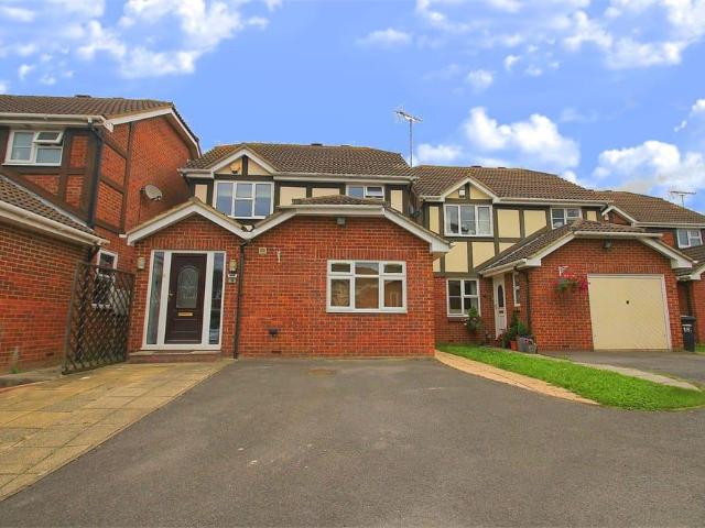 Stonebridge Field, Eton SL4 4 bed detached house to rent £2,300 pcm £531 pw