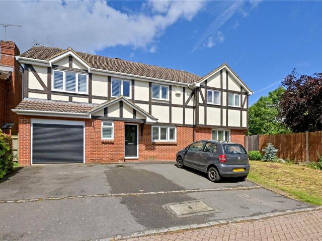 Stonebridge Field, Eton, Windsor. 4 bed detached house to rent £4,500 pcm £1,038 pw