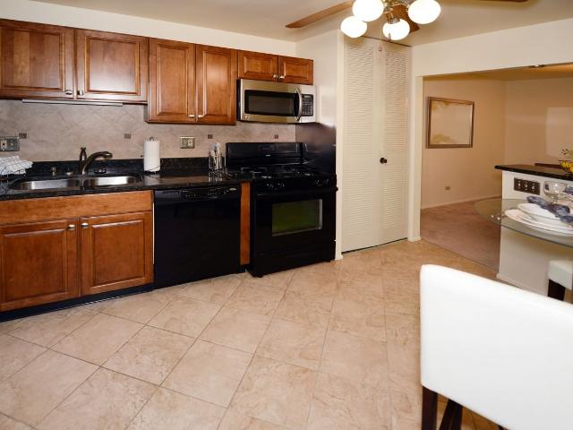 Stonebridge of Arlington Heights 1 Bedroom Apartment for Rent at 650 North Rand Road, Arlington Heights, IL 60004