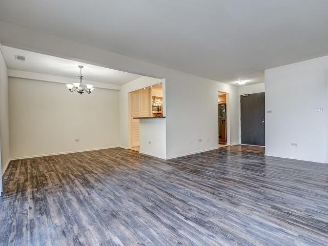 Stonebridge of Arlington Heights 2 Bedroom Apartment for Rent at 650 North Rand Road, Arlington Heights, IL 60004
