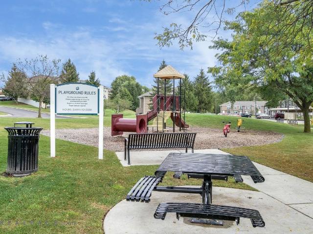 Stonebrook Townhomes I & II 2 Bedroom Apartment for Rent at 1880 Stonebrook Dr Ne, Grand Rapids, MI 49505 Northeast Grand Rapids