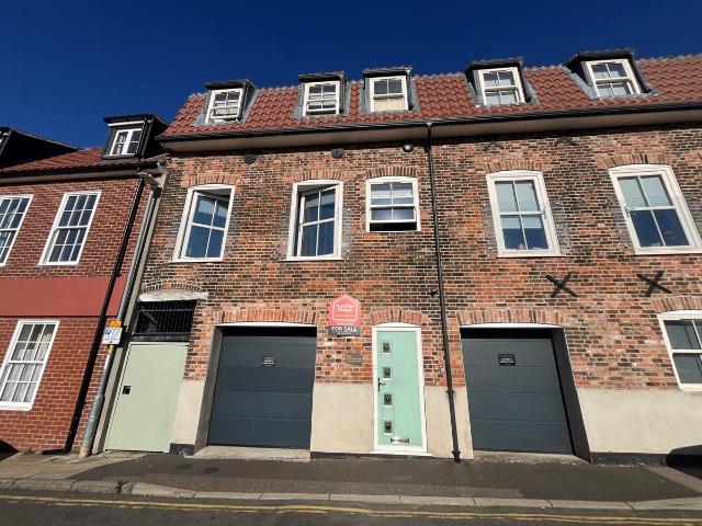 Stonecutters Way, Great Yarmouth NR30, 2 bed property to rent, £1,050 pcm | PrimeLocation