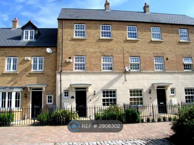 Stonechat Road, Rugby CV23, 4 bed terraced house to rent, £1,375 pcm | PrimeLocation