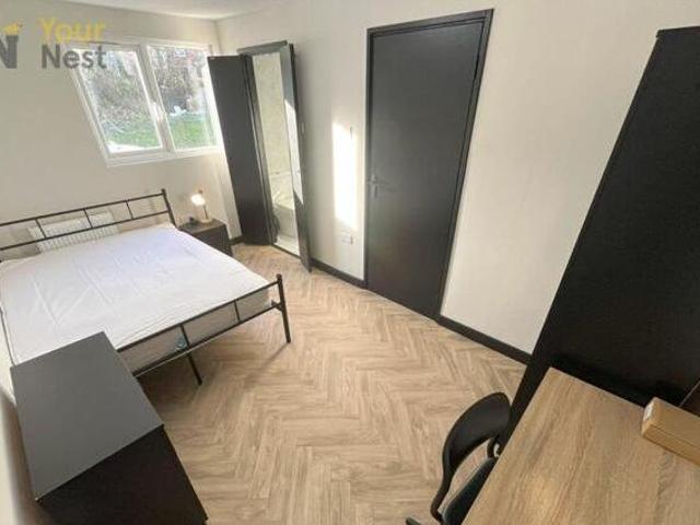 Stonecliffe Lawn, Room,leeds, 4 Bedroom House