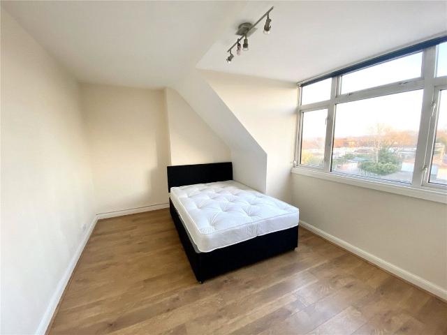 Stonecot Hill, Sutton, Surrey SM3, Room to rent, £825 pcm | PrimeLocation