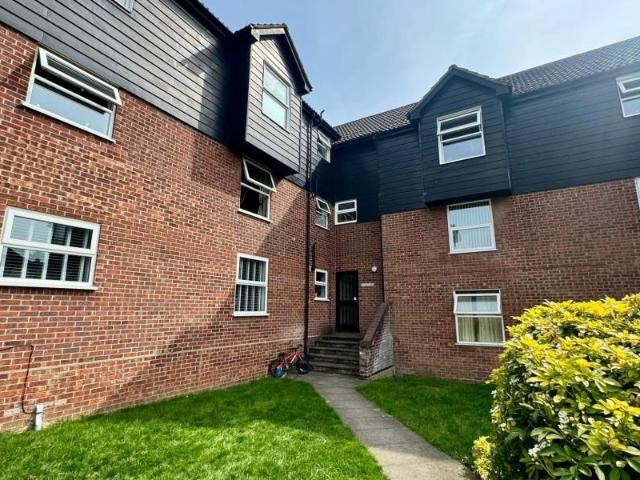 Stonecrop, Colchester CO4, 2 bed property to rent, £1,100 pcm | PrimeLocation