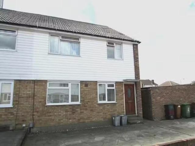 Stonefield Close, Bexleyheath 2 bed apartment to rent £1,350.