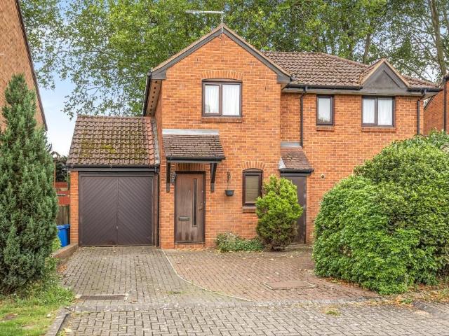 Stonefield Park, Maidenhead SL6, 3 bed semi detached house to rent, £1,900 pcm | PrimeLocation