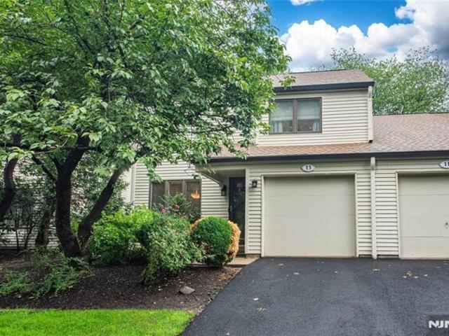 Stonegate Dr, Roseland, Home For Sale