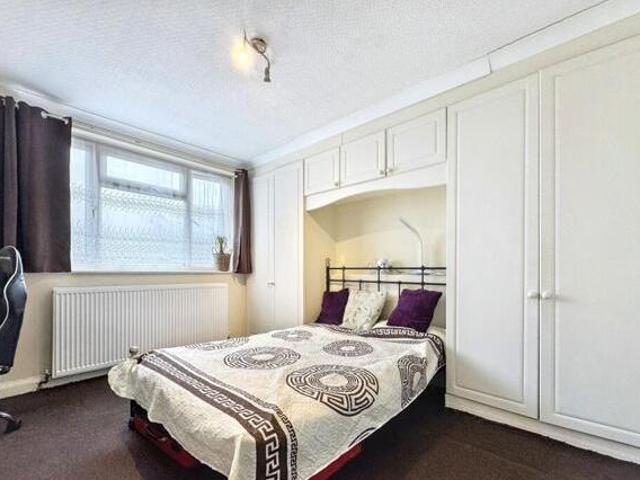 Stonegrove, Edgware, 2 Bedroom Flat