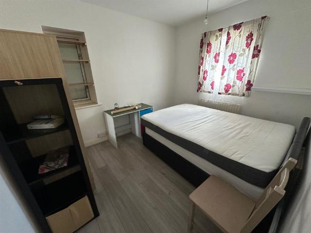 Stonegrove, HA8 7SX, Edgware