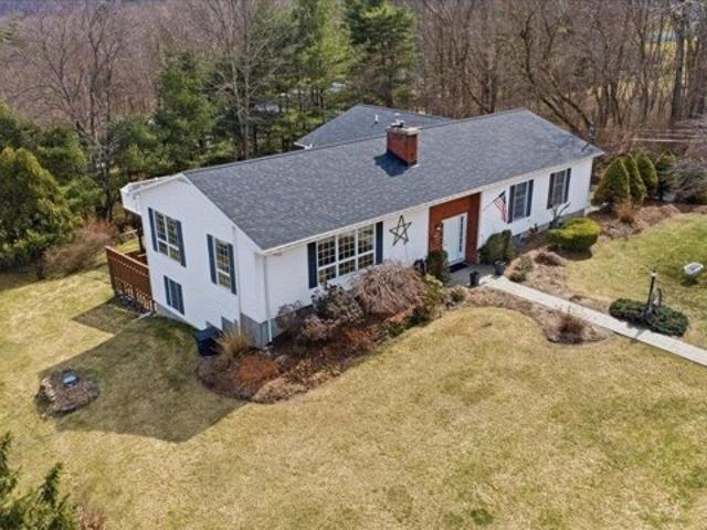 Stonehedge Dr, Bennington, Home For Sale