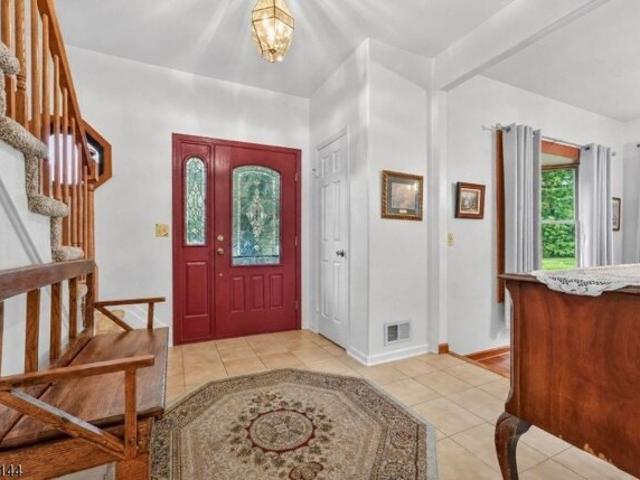 Stonehenge Dr, Lopatcong, Home For Sale