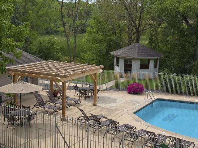 Stonehill 1 Bedroom Apartment for Rent at 3501 Xenium Ln N, Plymouth, MN 55441 Plymouth Wayzata