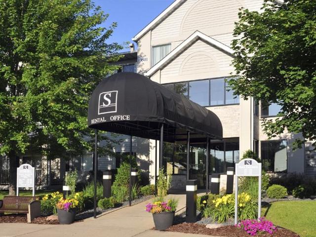Stonehill 1 Bedroom Apartment for Rent at 3501 Xenium Ln N, Plymouth, MN 55441 Plymouth Wayzata