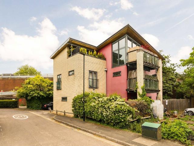 Stonehill Road, Chiswick W4, 2 bed flat to rent, £2,349 pcm | PrimeLocation