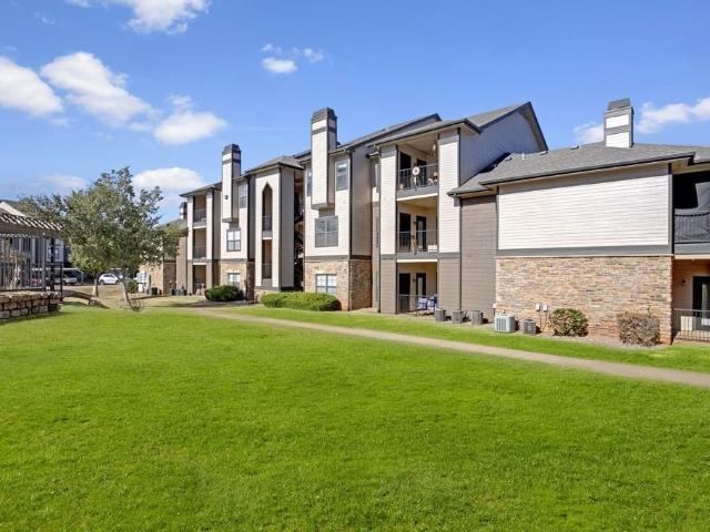 Stoneleigh on May Apartment Homes 1 Bedroom Apartment for Rent at 14300 N May Ave, Oklahoma City, OK 73134
