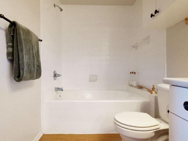 Stoneleigh on May Apartment Homes 1 Bedroom Apartment for Rent at 14300 N May Ave, Oklahoma City, OK 73134