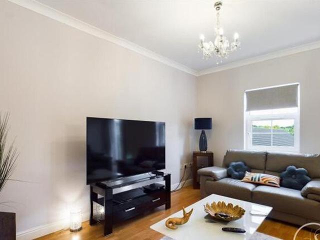 Stoneleigh Court, Alwoodley, 2 Bedroom Flat