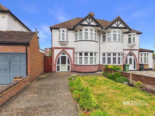 Stoneleigh KT17 3 bed semi detached house to rent £2,600 pcm £600 pw