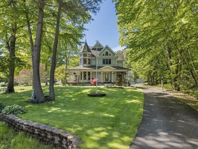 Stoneridge Dr, Home For Sale