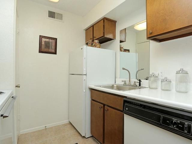 Stoneridge @ 36th Apartments 1 Bedroom Apartment for Rent at 3625 S Lakewood Ave, Tulsa, OK 74135