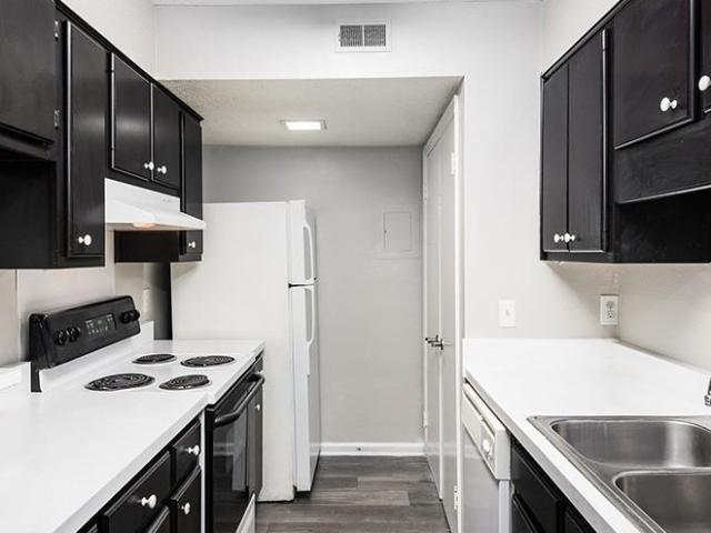 Stonesthrow 3 Bedroom Apartment for Rent at 3501 Farmington Dr, Greensboro, NC 27407