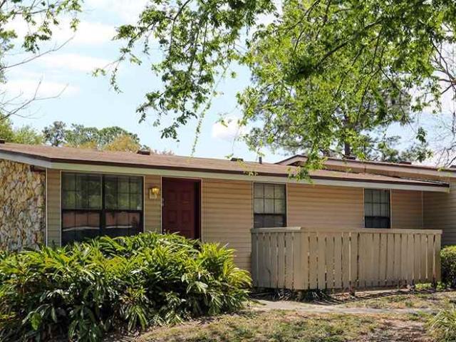 Stonewood Studio Apartment for Rent at 8300 Old Kings Rd S, Jacksonville, FL 32217 Brierwood
