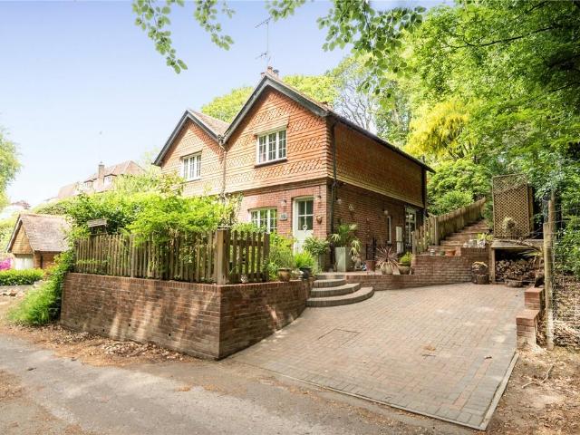 Stoney Bottom, Grayshott, Hindhead. 2 bed semi detached house to rent £1,900 pcm £438 pw