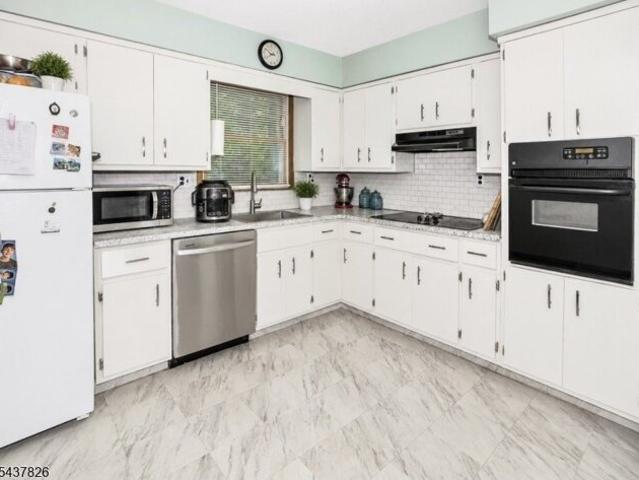 Stoney Brook Ln, Jefferson Township, Home For Sale