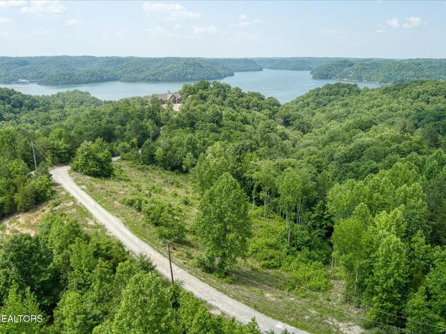 Stoney Point Rd, Byrdstown, TN 38549
