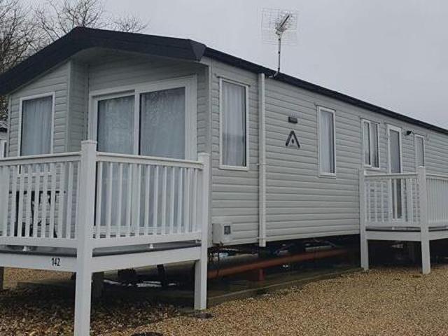 Stonham Barns Holiday Park, Stonham Aspal, 2 Bedroom Lodge