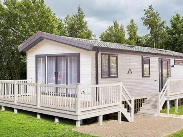 Stonham Barns Holiday Park, Stonham Aspal, 2 Bedroom Lodge