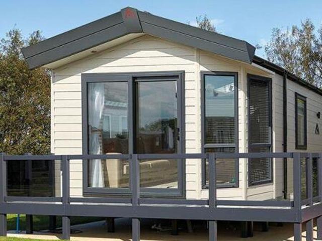 Stonham Barns Holiday Park, Stonham Aspal, 2 Bedroom Lodge