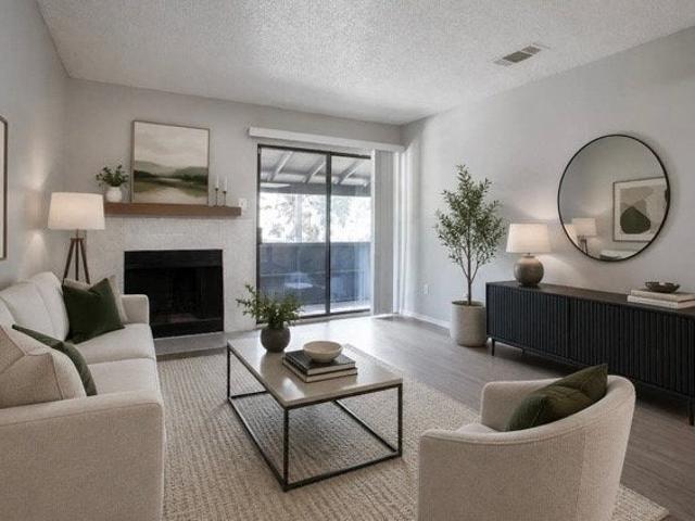 Stony Creek AptsAustin TX: 1BRBA 575 ft² $1,099 av