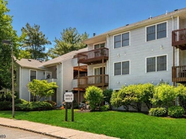 Stonyridge Dr, Lincoln Park, Condo For Sale