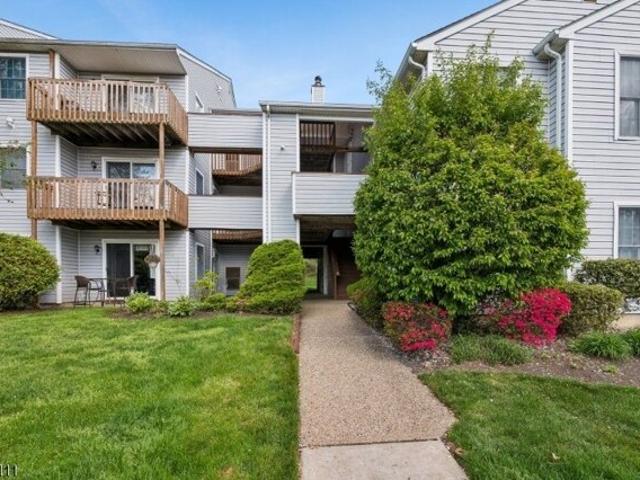 Stonyridge Dr Unit,lincoln Park, Condo For Sale