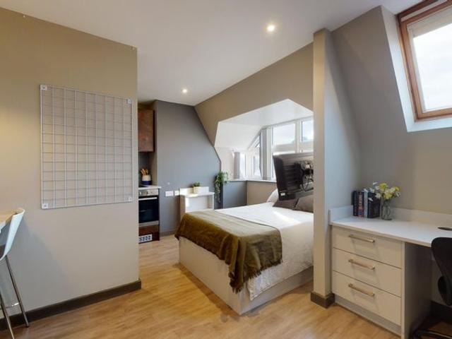 STOP!Studios from £220PW