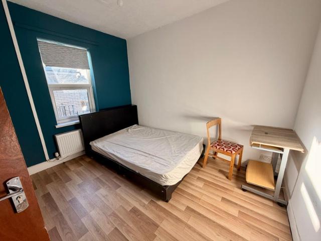 Stop Scrolling, Central Location