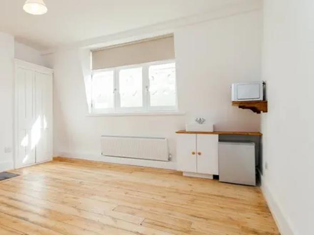 Stop Shop, Green Street, London, E13 9BF, United Kingdom | 1 bed house for rent #166853562 | Rentberry
