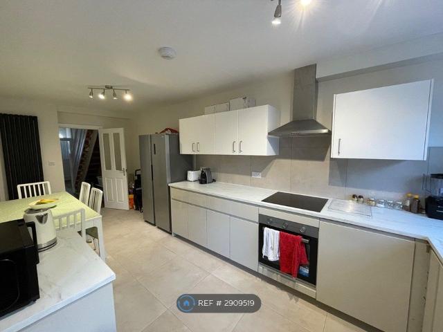 Stork Road, London E7, Room to rent, £950 pcm | PrimeLocation