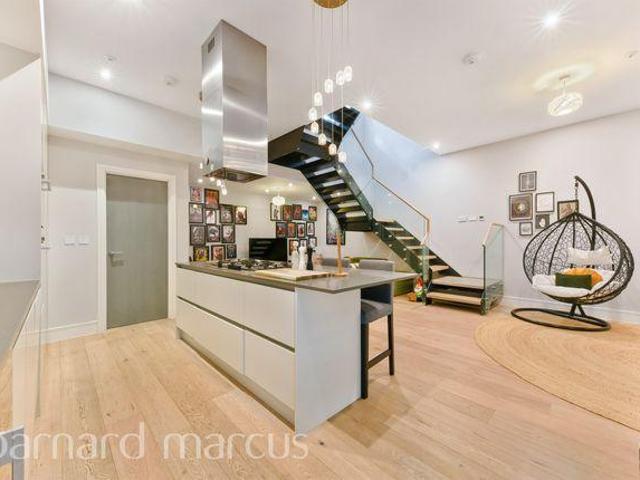 Stormont Road, London SW11, 3 bedroom town house for sale 66.