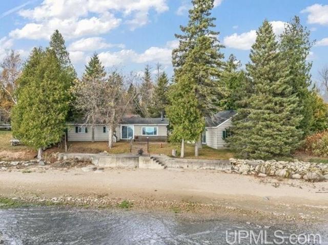 State Highway M, Bark River, Home For Sale