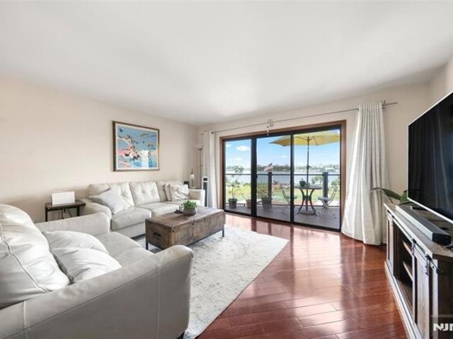 State Rt Apt,edgewater, Home For Sale