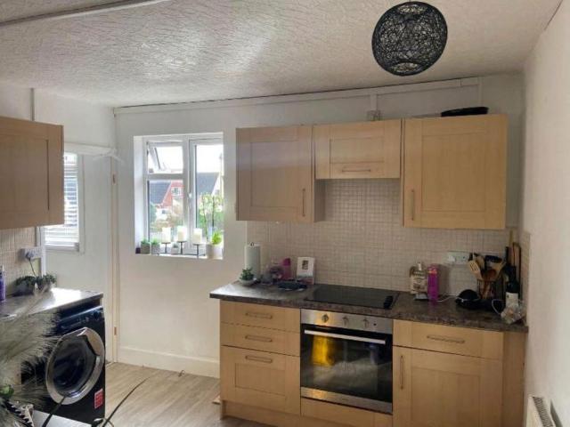 STATION AVENUE, TILE HILL, COVENTRY. 3 bed flat to rent £1,000 pcm £231 pw