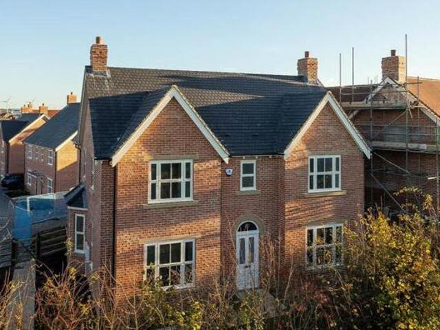 Station Avenue, Houlton, 4 Bedroom Detached